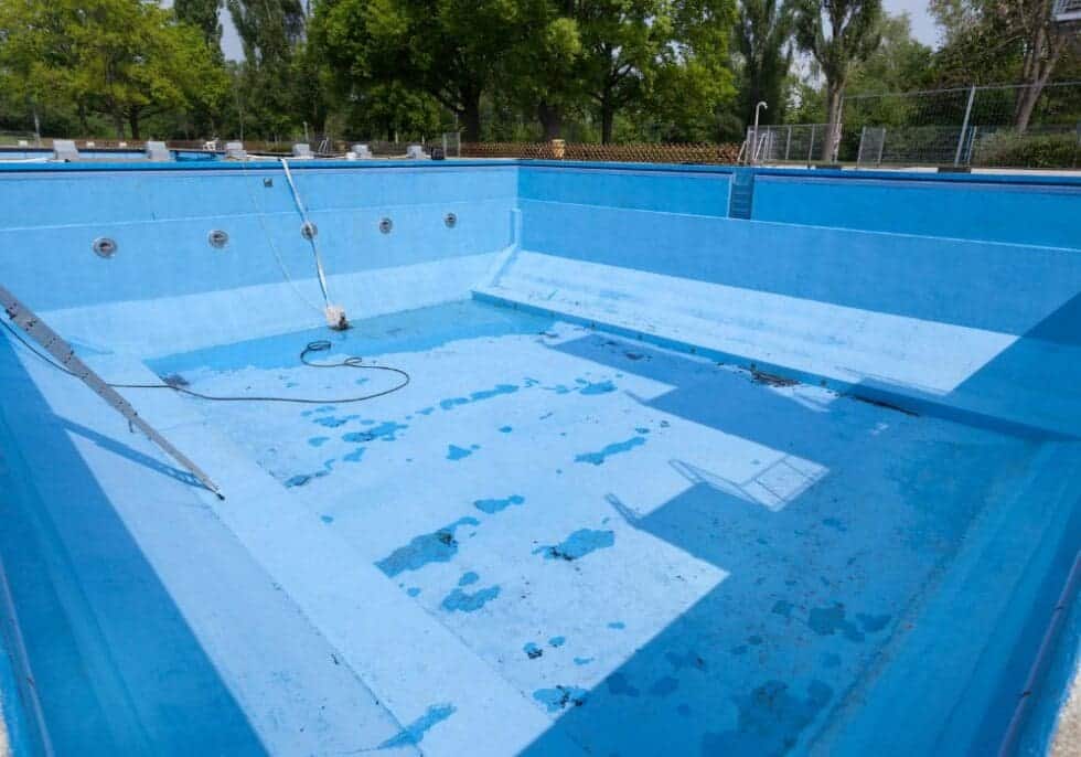 Swimming Pool Tile Cleaner Mistakes | RMD Pool Service
